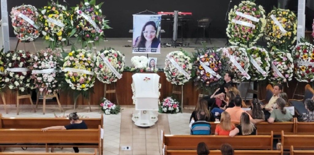 Corpo de médica morta em queda de avião é velado em Fernandópolis