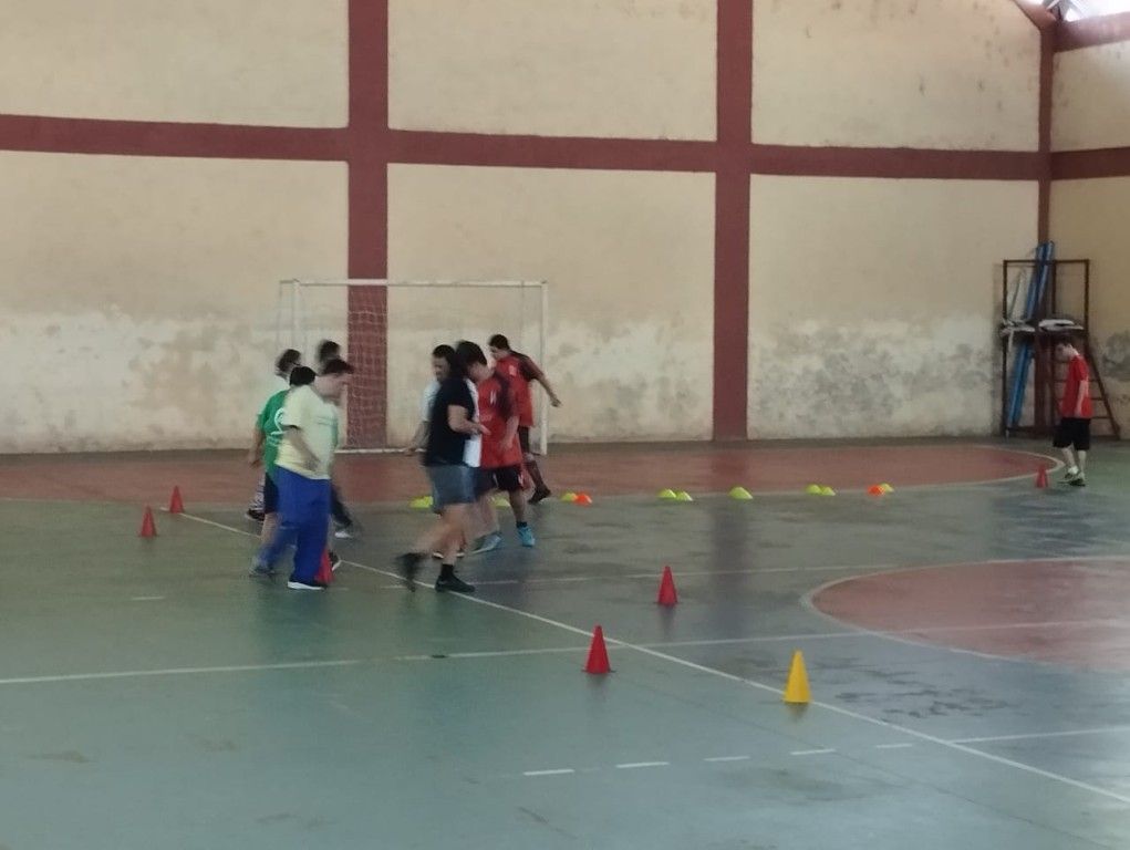 Sejel amplia projeto de inclusão com aulas de futsal para alunos da Apae