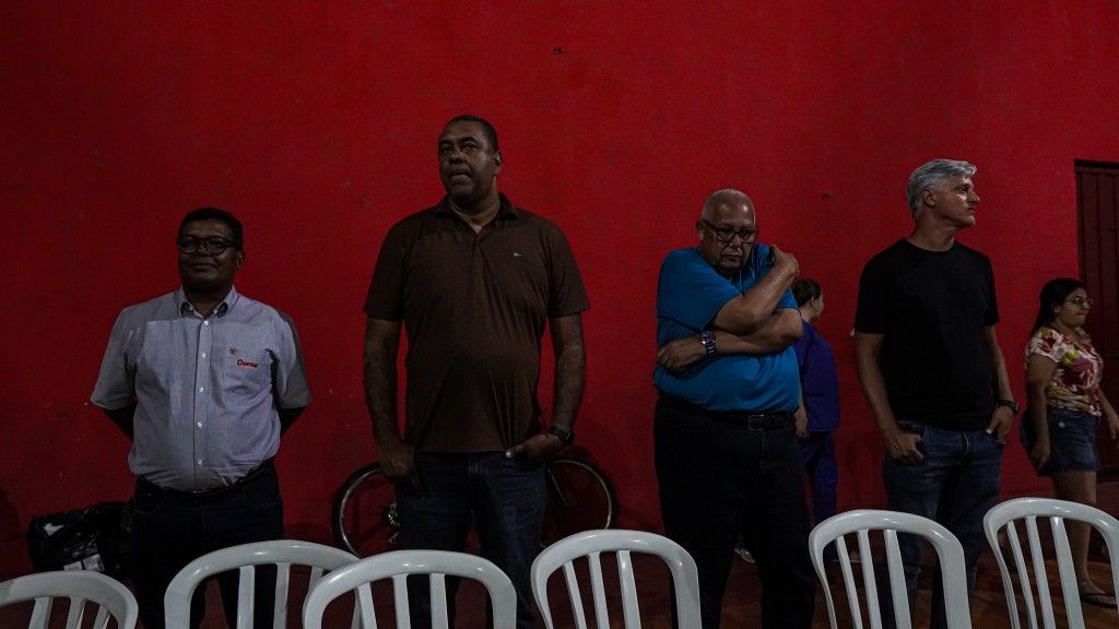 160 crianças e adolescentes recebem uniformes pelo Projeto Jovem Talento