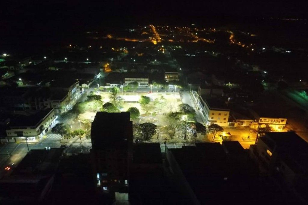 Igaratinga comemora aniversário com grande festa em praça pública