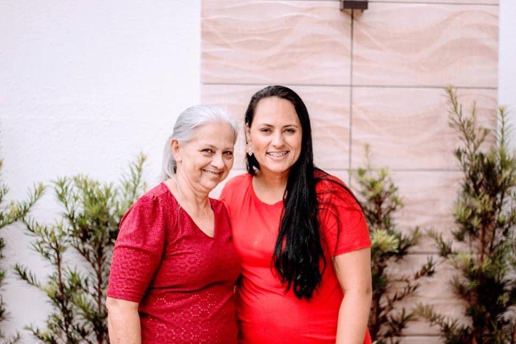 Professora se especializa em Libras após nascimento de filha surda