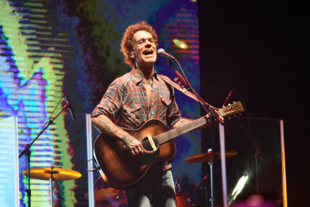 Nando Reis encerra 60ª edição do Femup com show na Praça dos Pioneiros