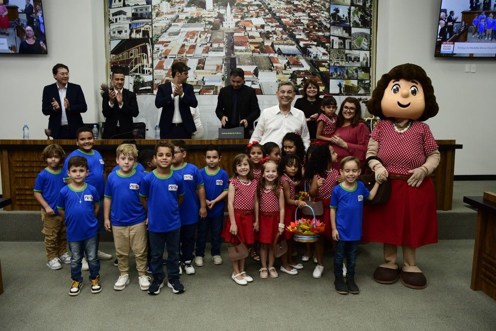 Fundação Nelly Jorge Colnaghi recebe Medalha Maria Chica