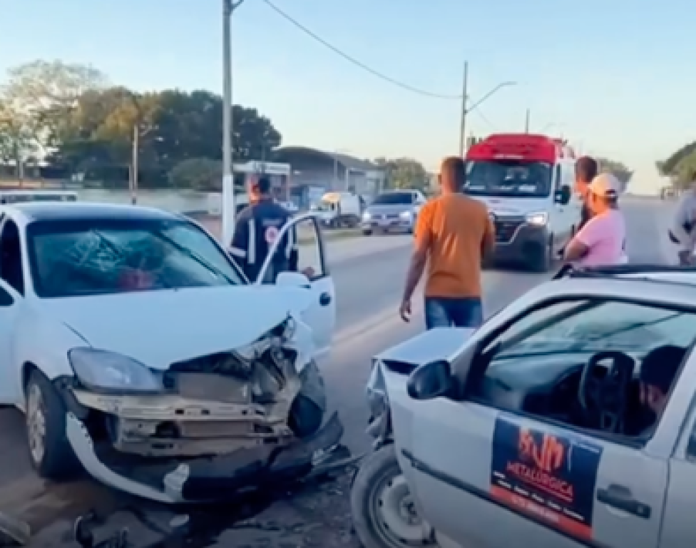 Mulher morre e três pessoas ficam feridas em grave acidente na BR-101