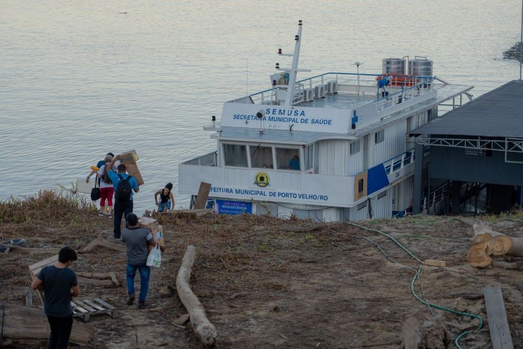 Barco saúde inicia viagem para levar serviços especializados à ribeirinhos