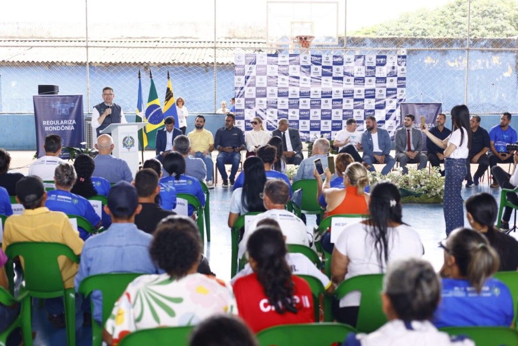 Governo entrega 70 títulos de propriedade no Núcleo 10 de Junho