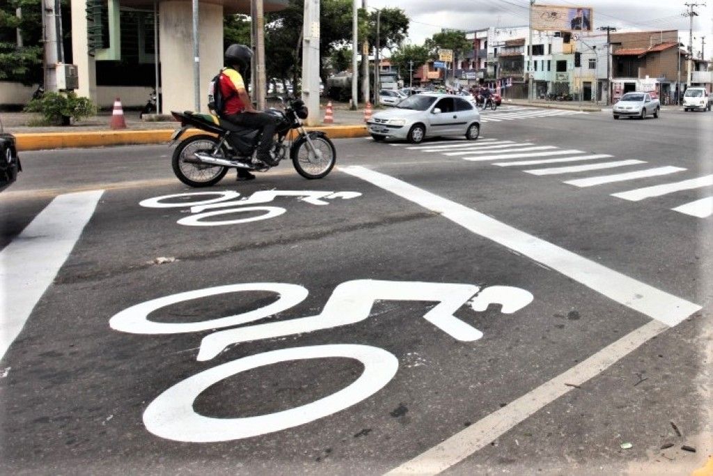 Secretaria de Trânsito implanta sinalização horizontal para motos em ...