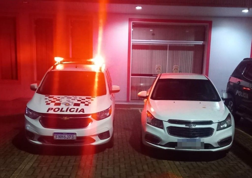 PM recupera no Vale do Ribeira carro roubado no Rio Grande do Sul