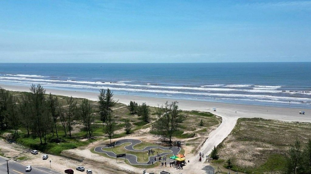 Venha se divertir na Pista de Pump Track na orla marítima, no Balneário ...