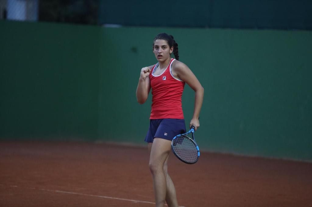 Tenista Manuela pronta para a temporada 2022