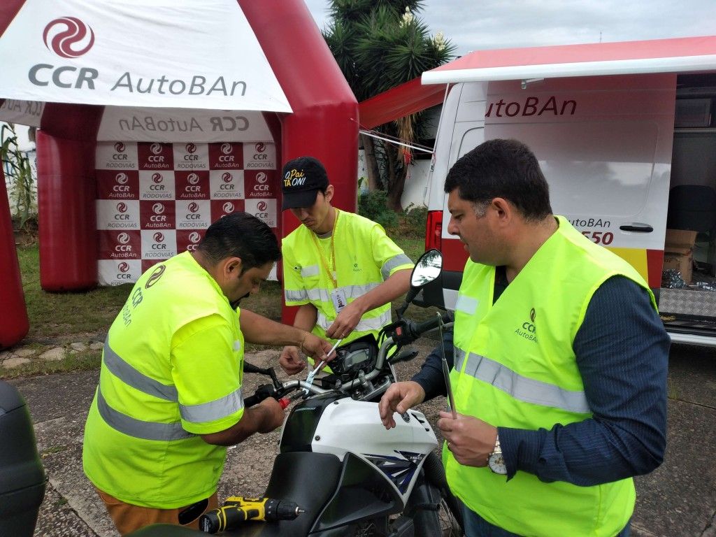 CCR AutoBAn instala antenas corta-pipa e conscientiza motociclistas em ...