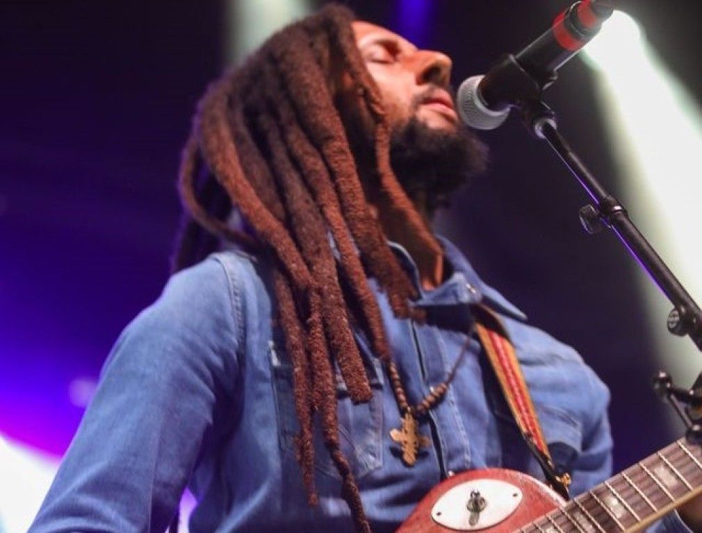 Julian Marley, filho da lenda Bob Marley, se apresenta no Brasuca em 17 ...