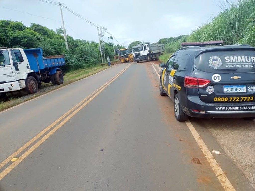 Estrada Norma Marson Biondo recebe ação de limpeza e manutenção em Sumaré