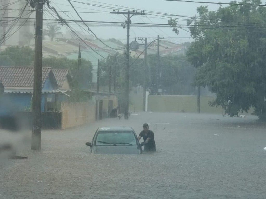 Temporal provoca alagamentos e mobiliza Defesa Civil em Americana
