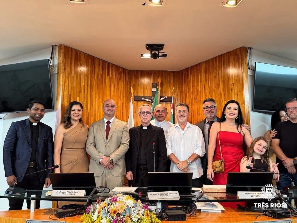 Jonas Dico e Liliu tomam posse na Prefeitura de Três Rios