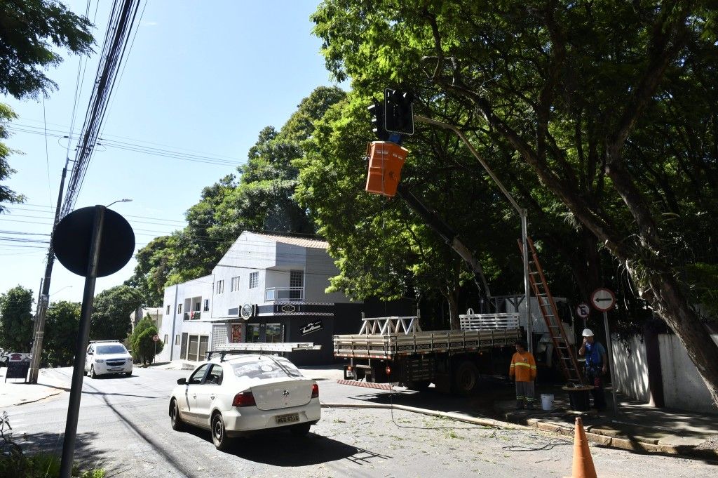 Trânsito: cruzamento das ruas José Dias Lopes e Marialva ganha semáforo