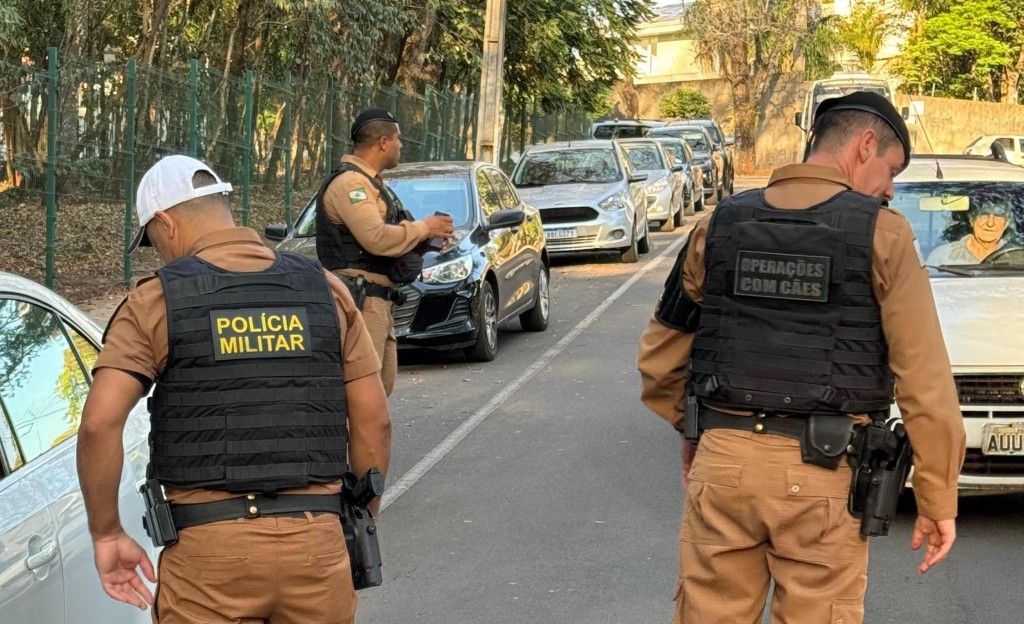 Blitz de trânsito é realizada pela Polícia Militar no Centro de Umuarama