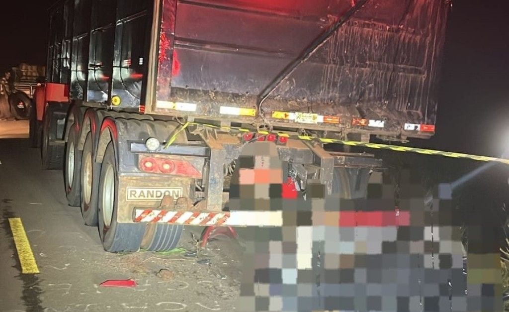 Motociclista morre ao bater na traseira de caminhão parado na Estrada Canelinha