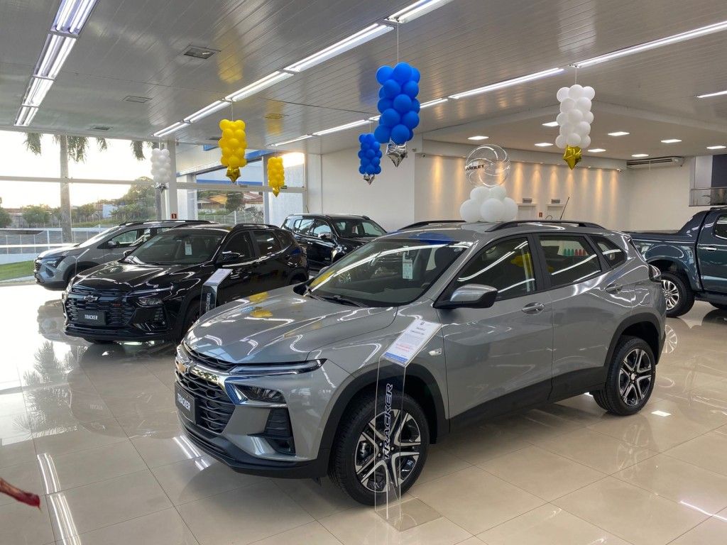 Tracker, Onix e Montana estão com bônus direto da fábrica na Uvel Umuarama