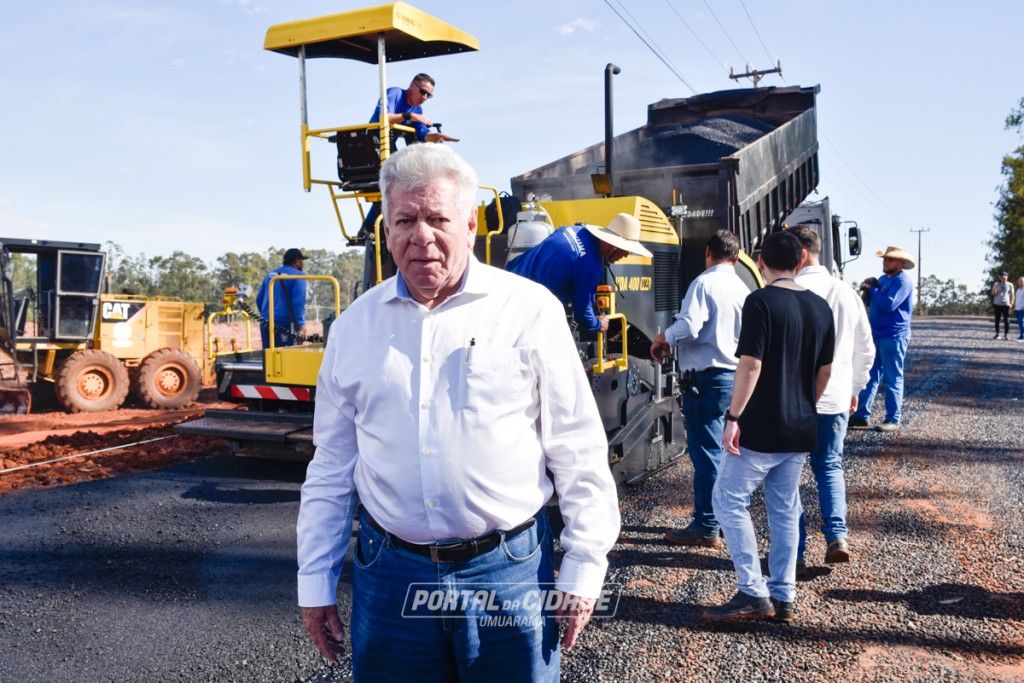 Iniciada pavimentação do trecho final da estrada que liga Umuarama a Lovat