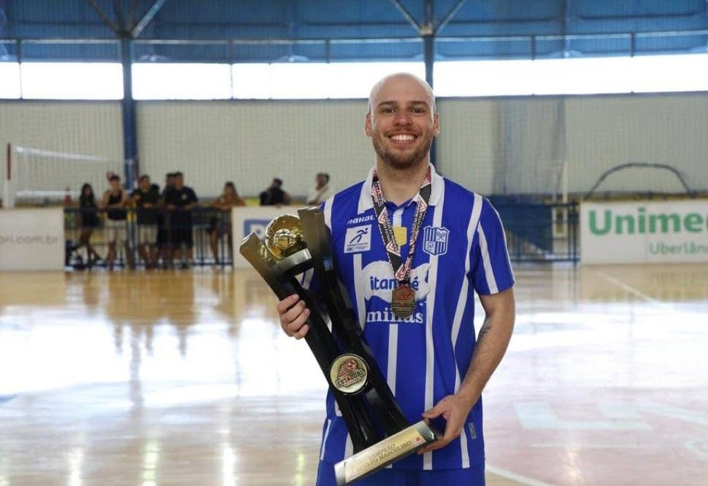 Gabriel Ferro é anunciado como o 9º reforço do Umuarama Futsal para 2026