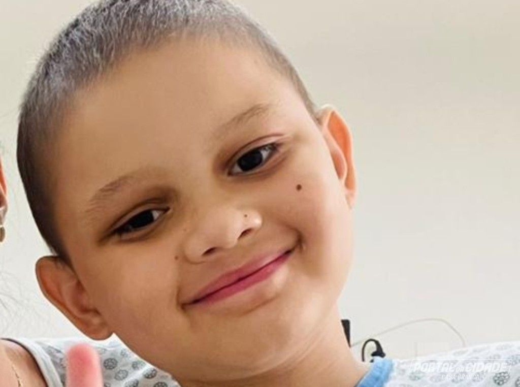 Arthur recebe transplante de medula do pai e se recupera em hospital